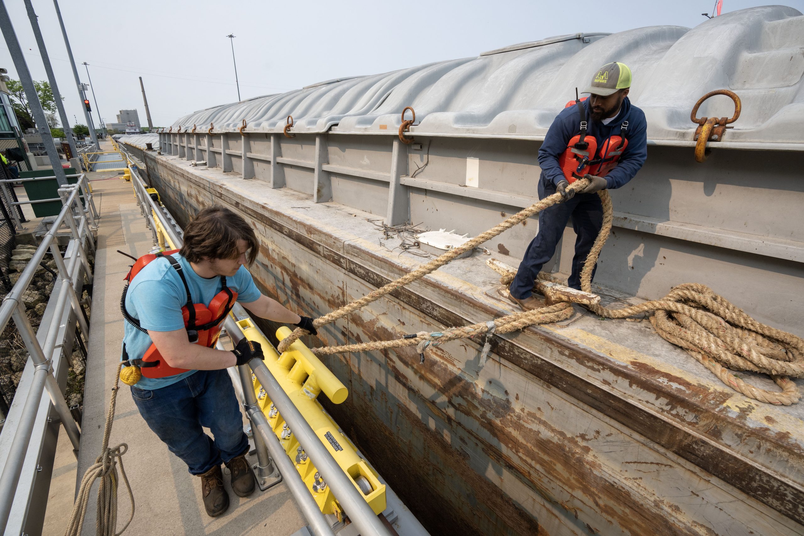 Mississippi River infrastructure repairs: Who should pay?